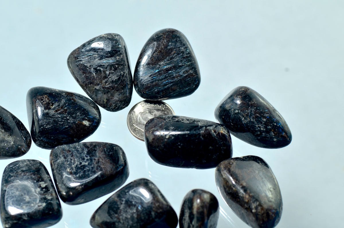 Arfvedsonite Tumbled Stones – fox&toad